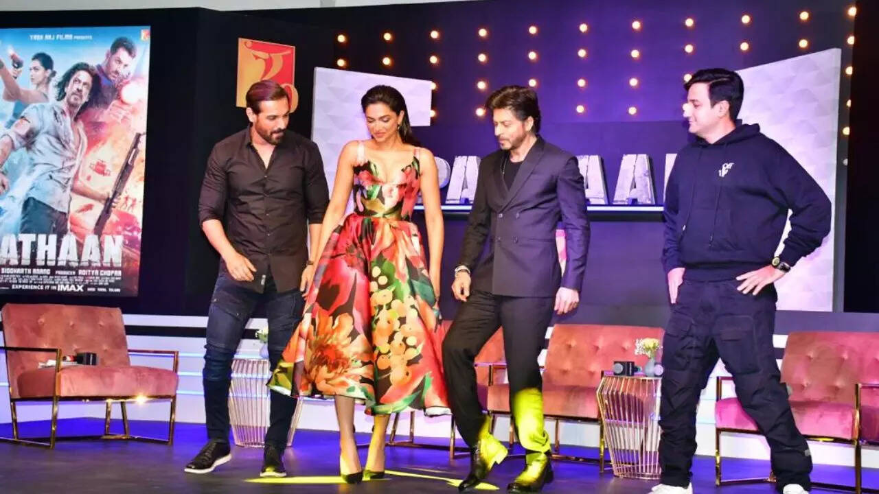 Pathaan controversy: Shah Rukh Khan shares beautiful Amar Akbar Anthony analogy with Deepika ...