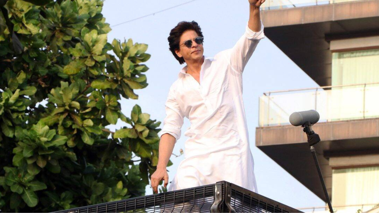 dear pathan shah rukh khan, thanks for reminding us love always wins ... dear pathan shah rukh khan, thanks for reminding us love always wins ...