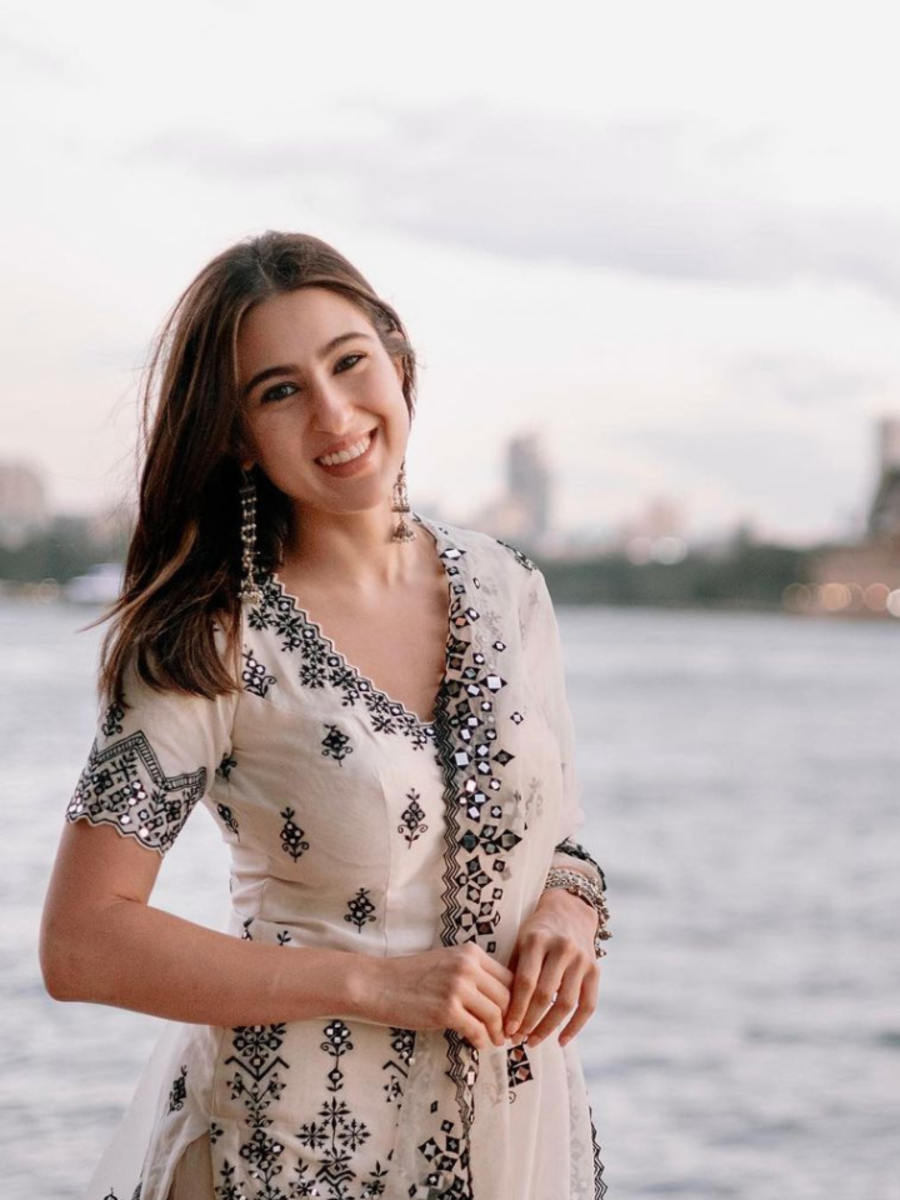 Slay sharara set in Australia like Sara Ali Khan