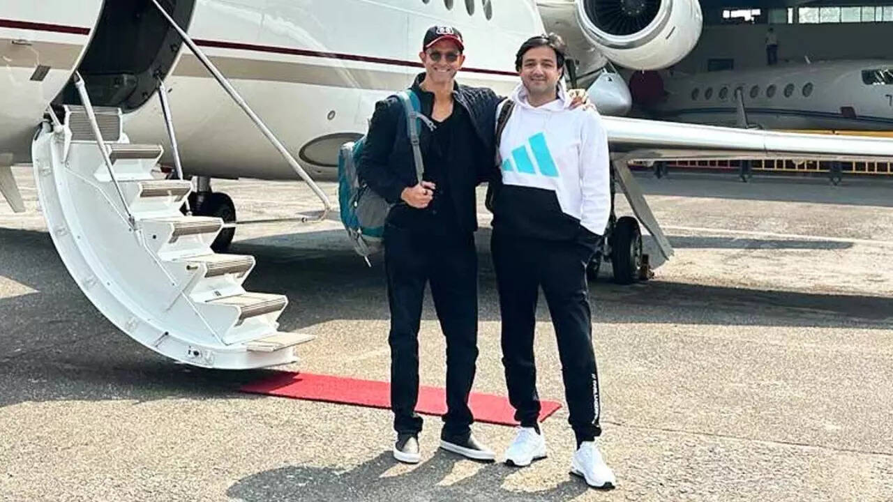 Fighter: Hrithik Roshan strikes a salute in new video as he shares ...