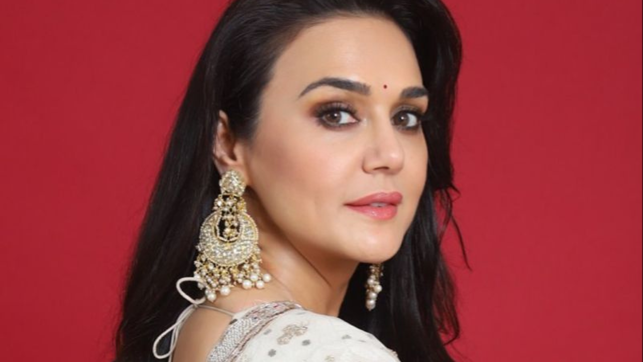Preity Zinta On Woman Forcibly Kissing Daughter Gia, Specially-Abled ...