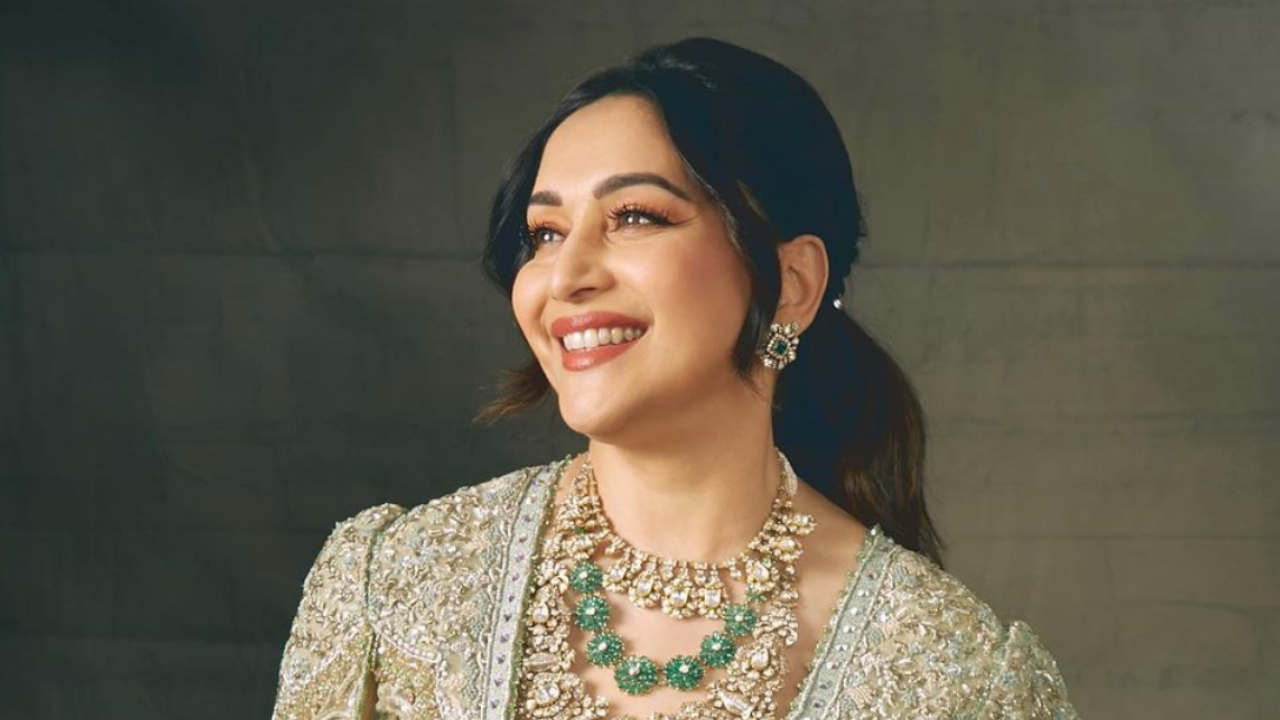 Madhuri Dixit: Rs 3.08 Crore! Madhuri Dixit Becomes Proud Owner Of Swanky New Porsche 911 Turbo ...