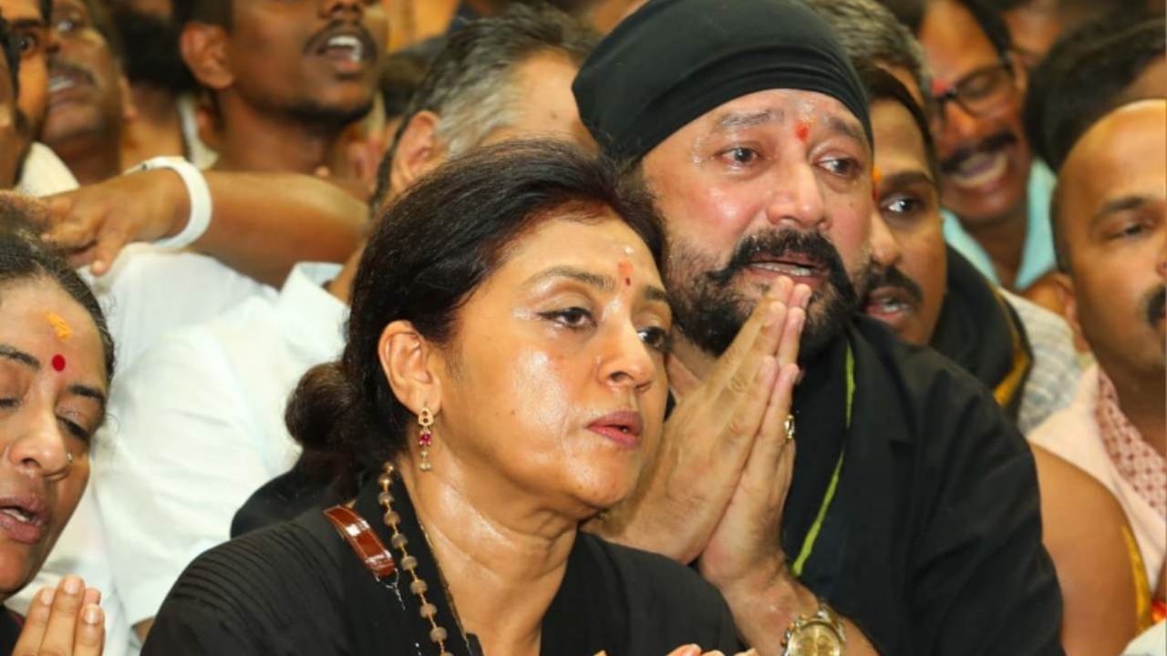 Ahead Of Ps2 Release Actor Jayaram Visits Sabarimala With Wife