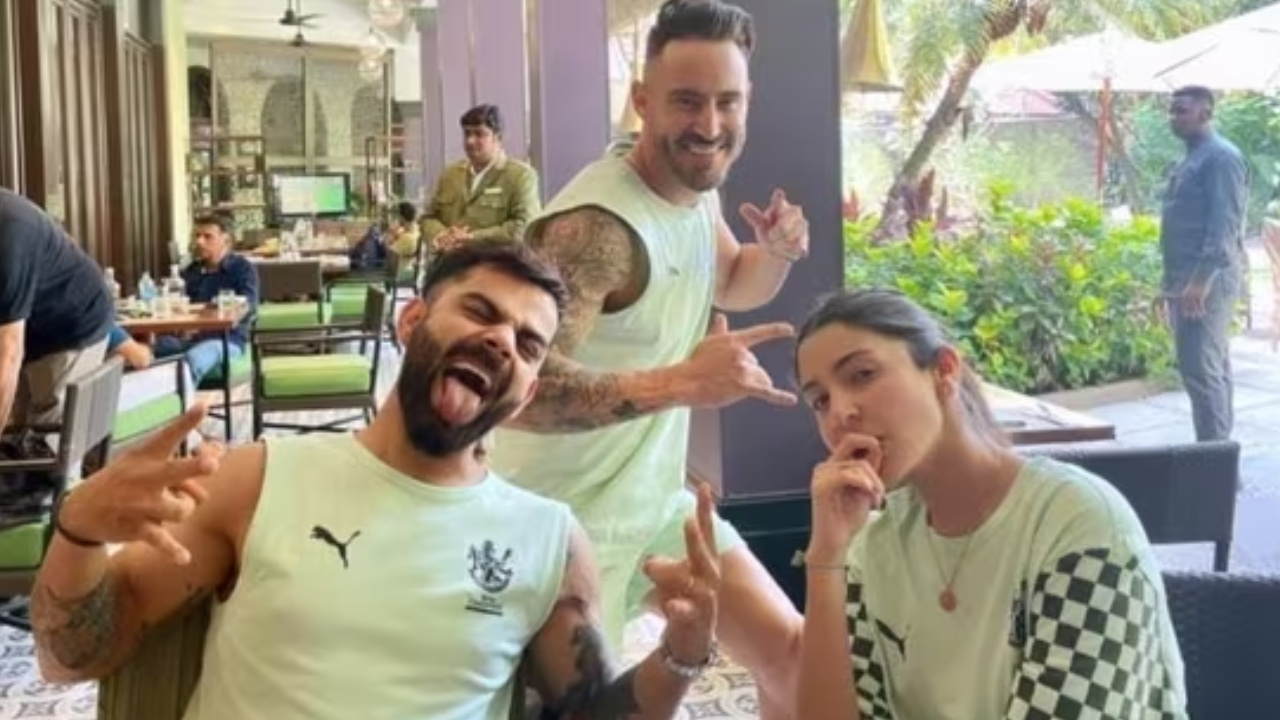 Anushka Sharma Joins Goofy 'Band' with Virat Kohli And RCB Skipper Faf ...